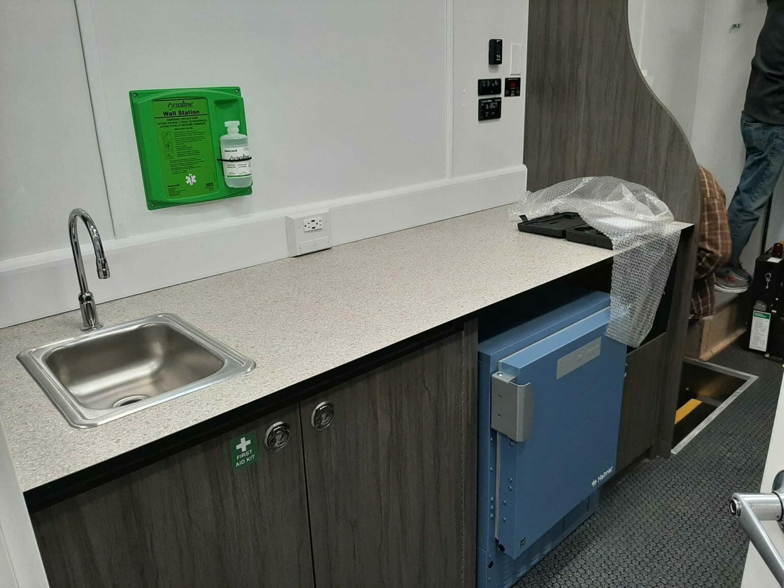 Mobile Lab Vehicles - Summit Bodyworks