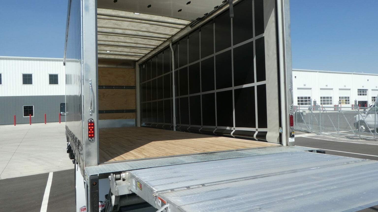 Curtain Side Trucks - Summit Bodyworks