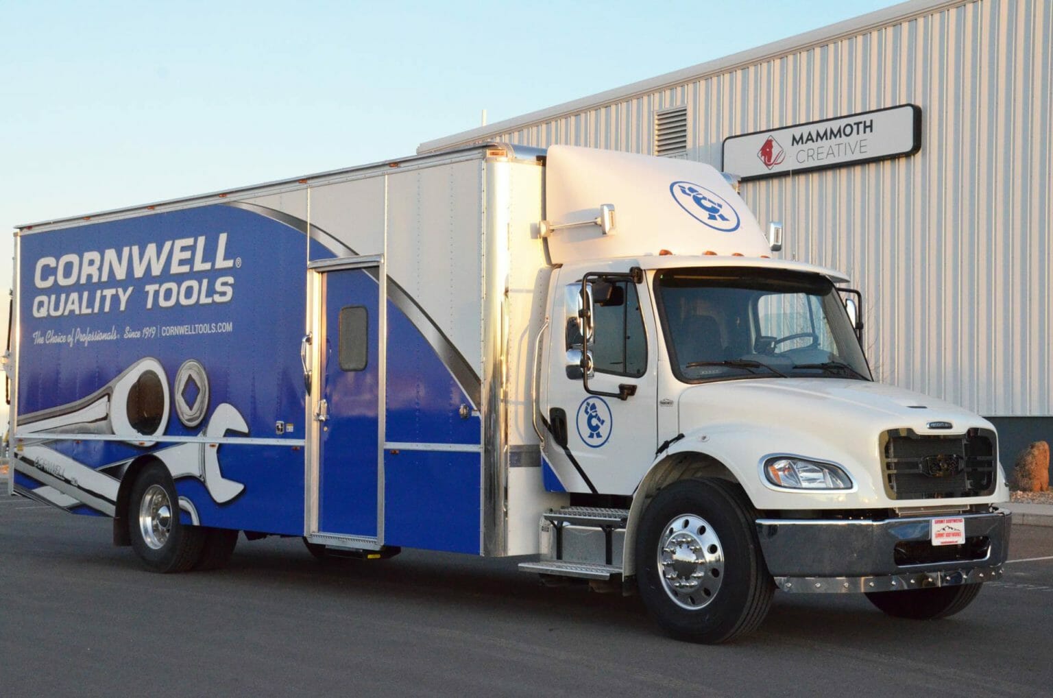 How to Choose an Independent Tool Truck Dealer - Summit Bodyworks