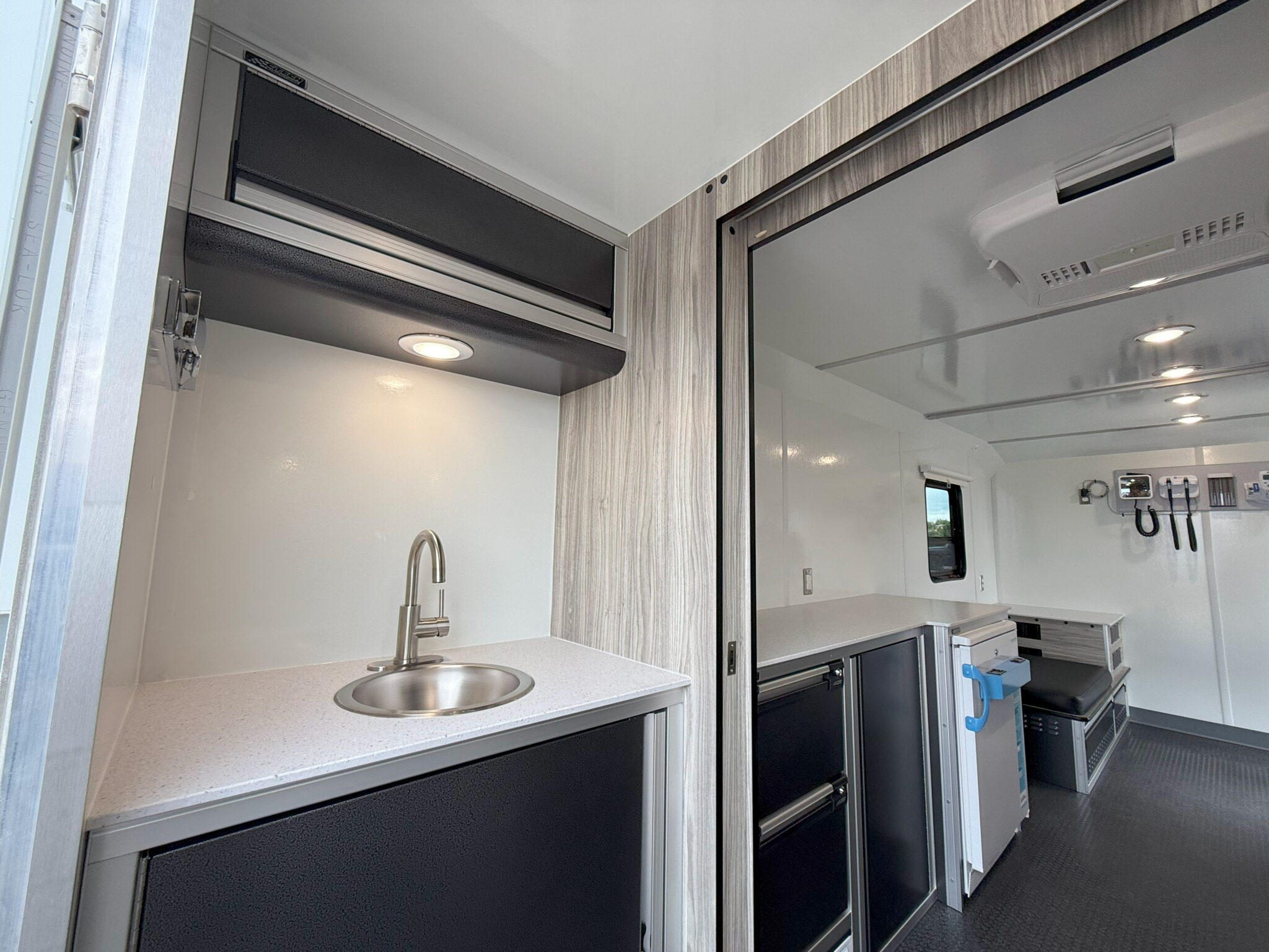 Mobile Medical Unit - Summit Bodyworks